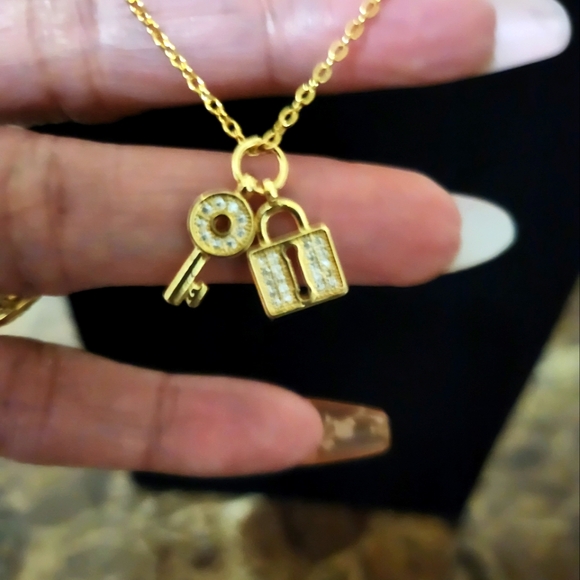 Jewelry | Gold Key And Lock With Diamond Accent Pendant Necklace 18 ...